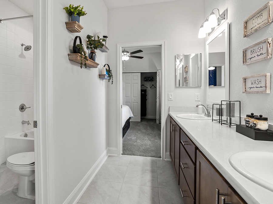Inspiration Gallery | Waylyn- Jack-and-Jill-Bath | Highland Homes