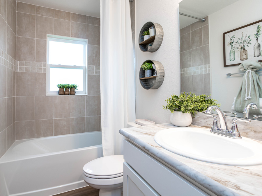 Inspiration Gallery | Parker - Hall Bath | Highland Homes