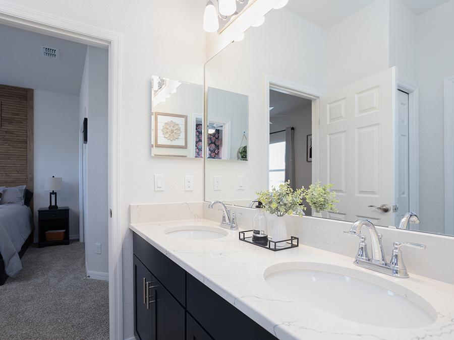 Inspiration Gallery | Shelby - Jack-and-Jill Bath | Highland Homes